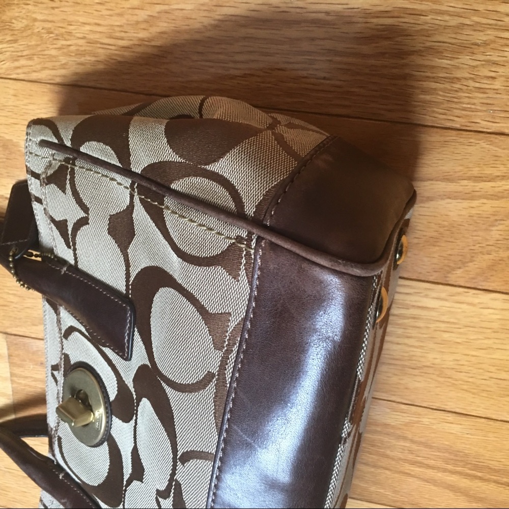 Coach Logo Authentic Shoulder/ Hand Bag - Gem